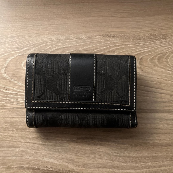 Coach | Bags | Coach Wallet Black Classic Logo Design Very Good ...